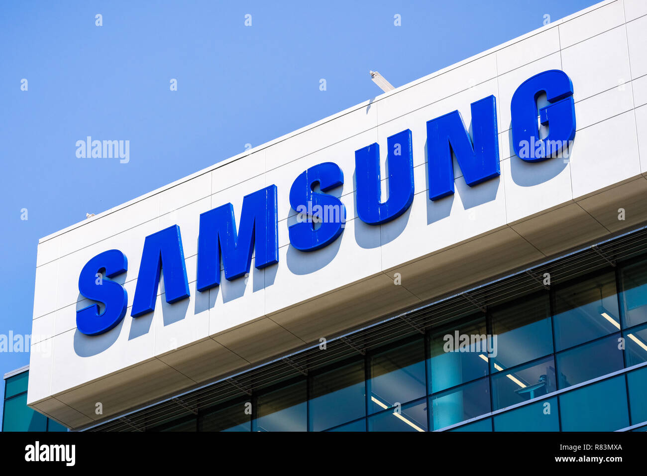 Samsung company hi-res stock photography and images - Alamy