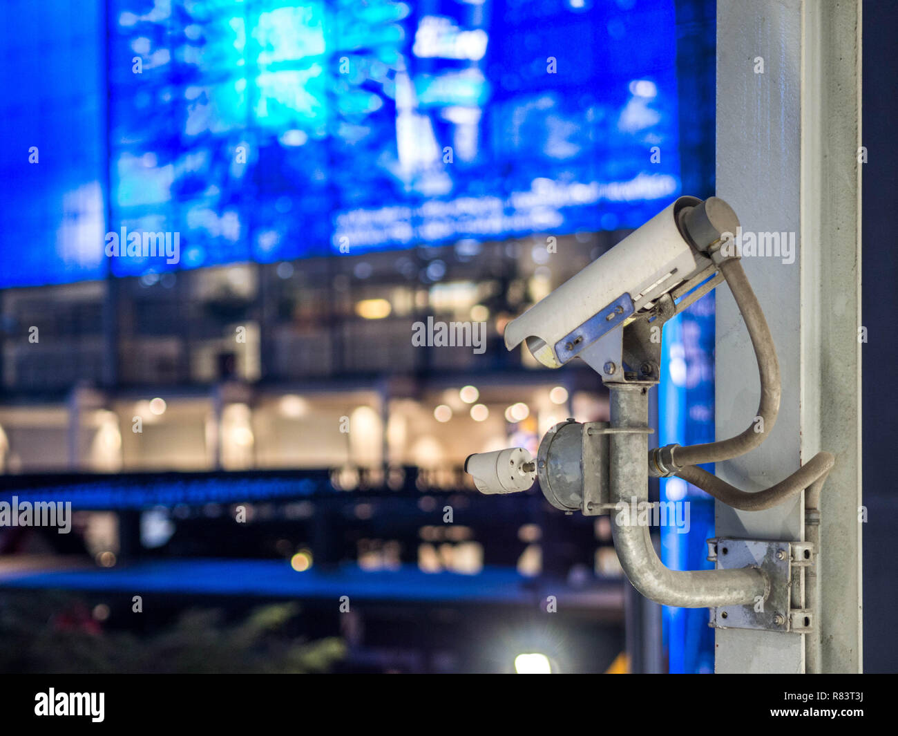 Business security camera hi-res stock photography and images - Alamy