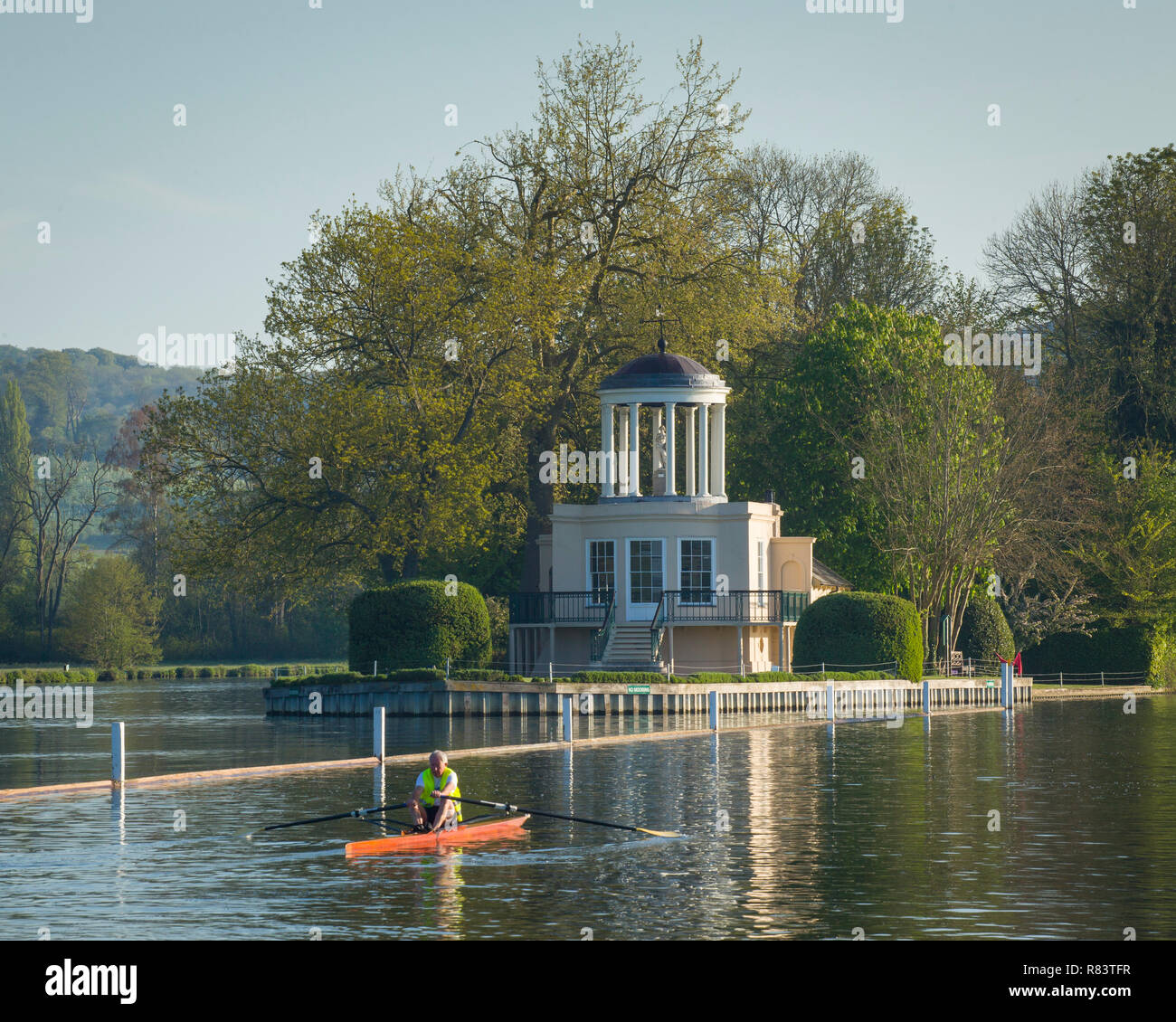 Henley on thames regatta hi-res stock photography and images - Alamy