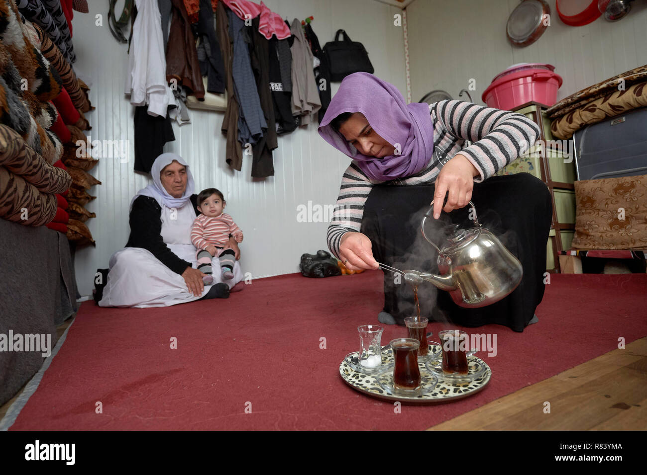 Kurdistan tea hi-res stock photography and images - Alamy