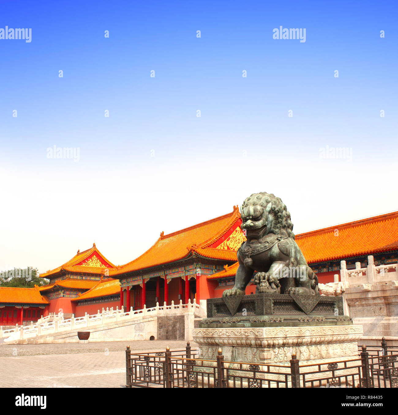 Ancient lion statue in Forbidden City, Beijing, China Stock Photo - Alamy