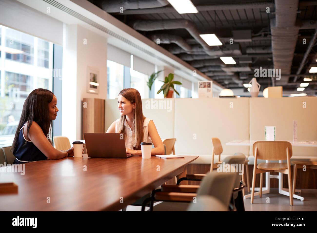 Informal interview two people hi-res stock photography and images - Alamy