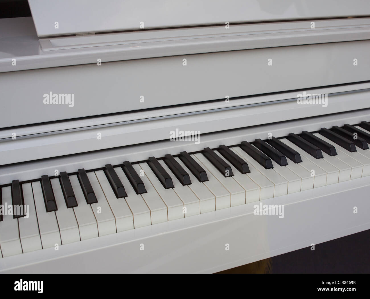 Close up of elegant white Piano keyboard Stock Photo - Alamy