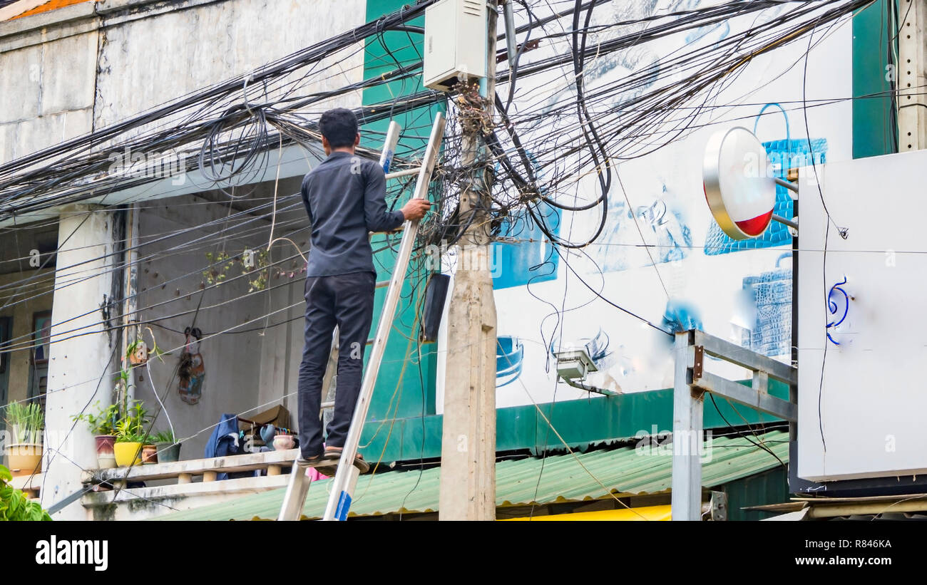 Electrician standing on ladder hi-res stock photography and images - Alamy