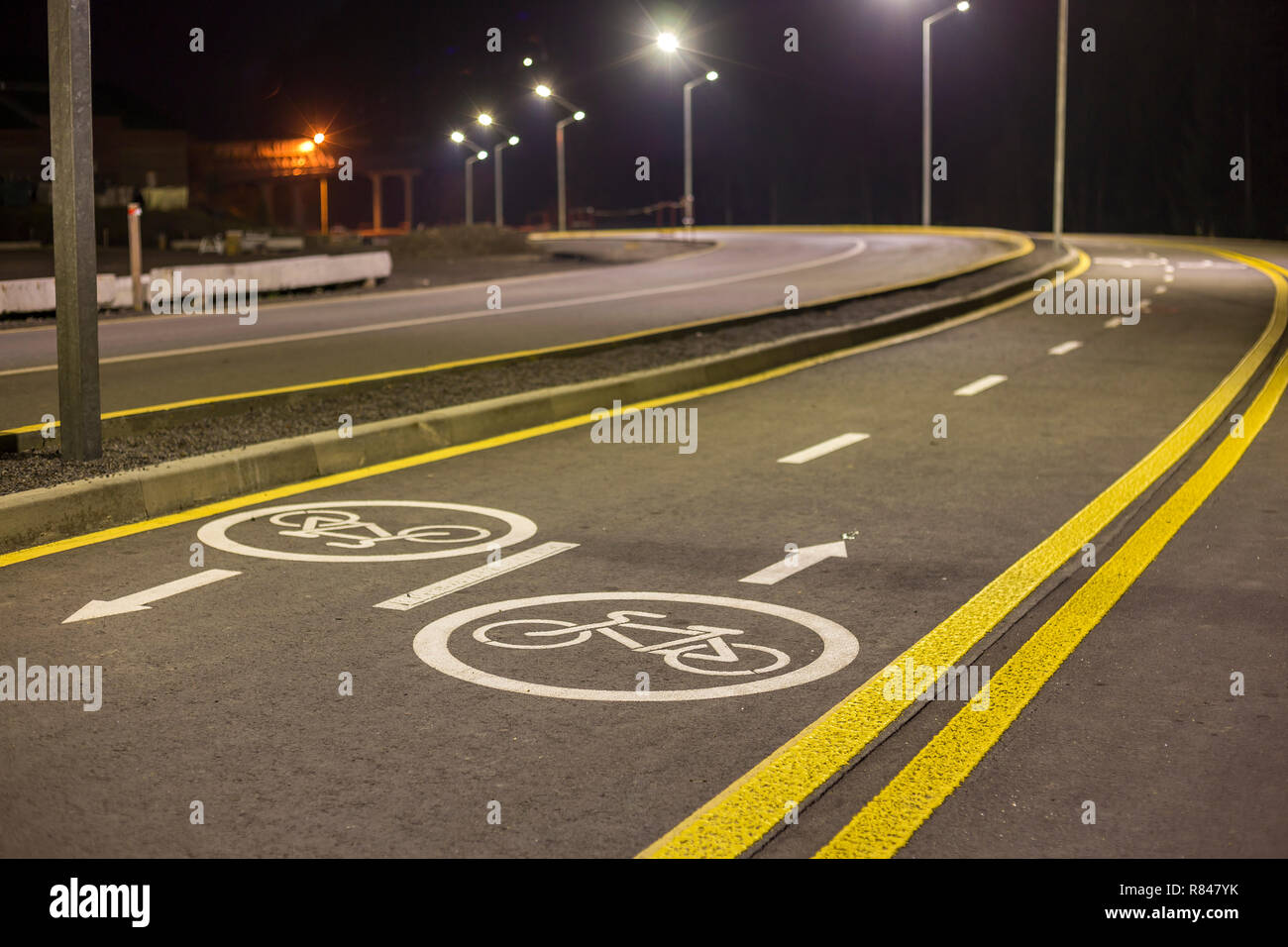 White lane marking arrows hi-res stock photography and images - Alamy