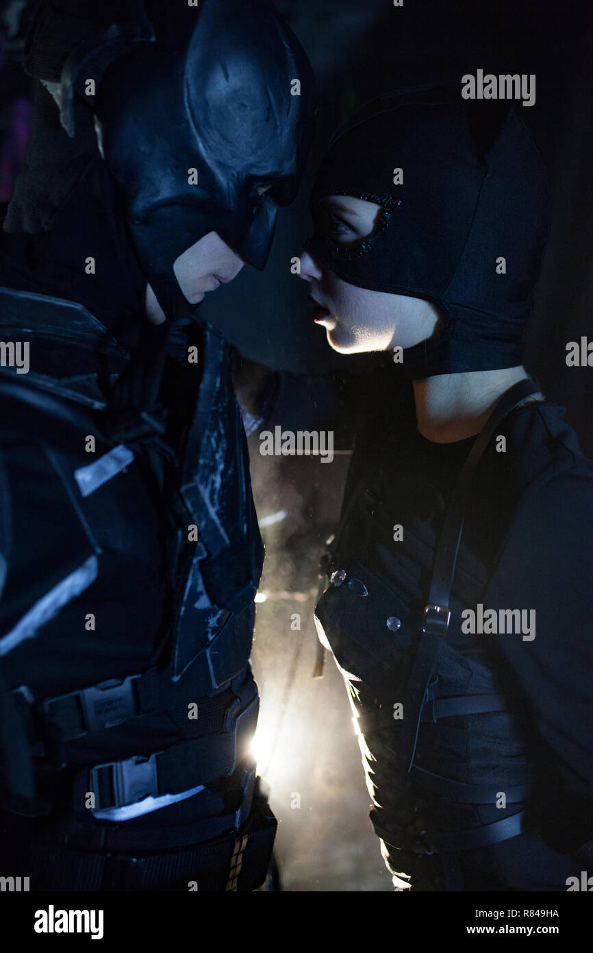 Catwoman And Batman Kiss Dark Knight Rises