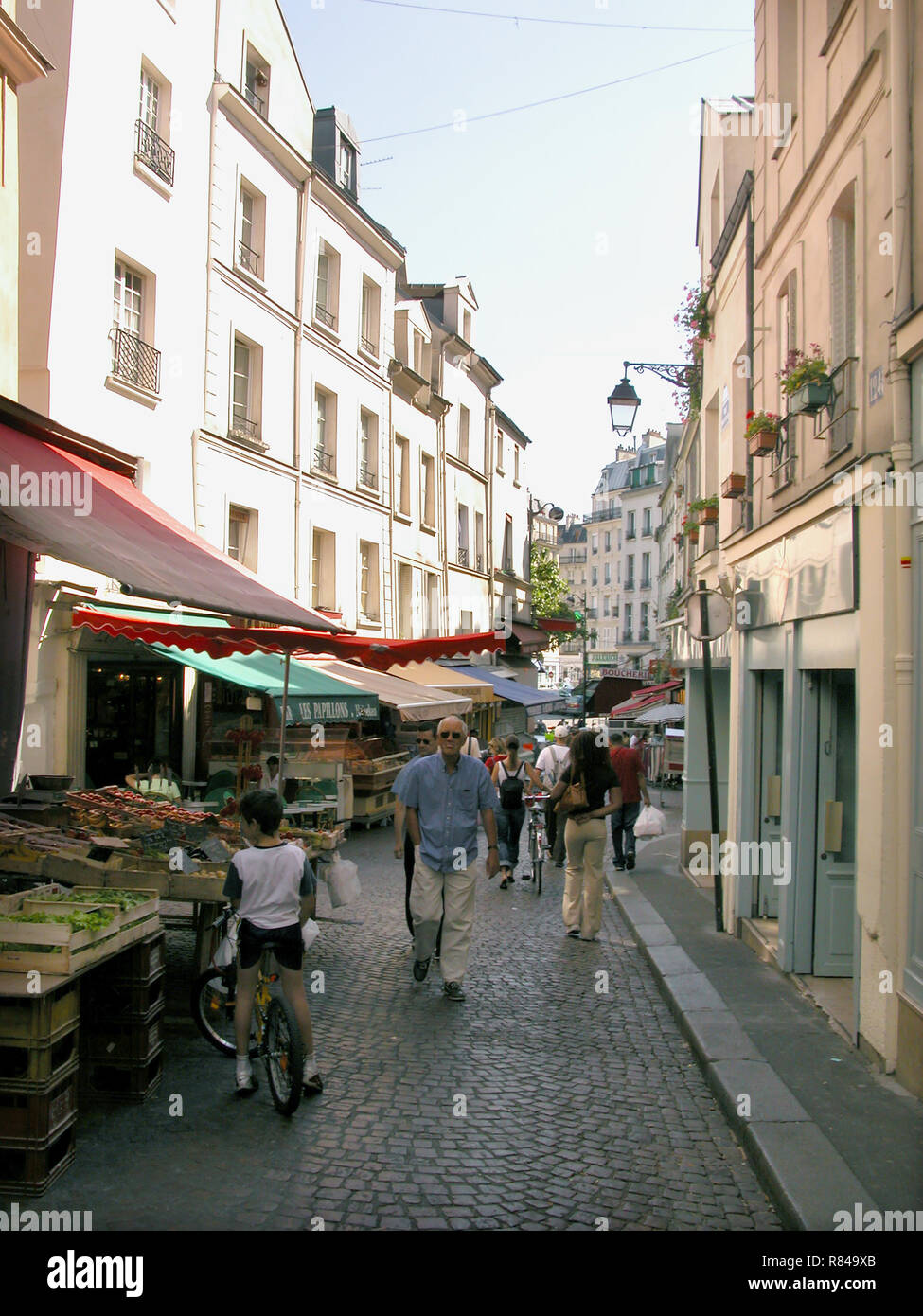 Quartier mouffetard paris hi-res stock photography and images - Alamy