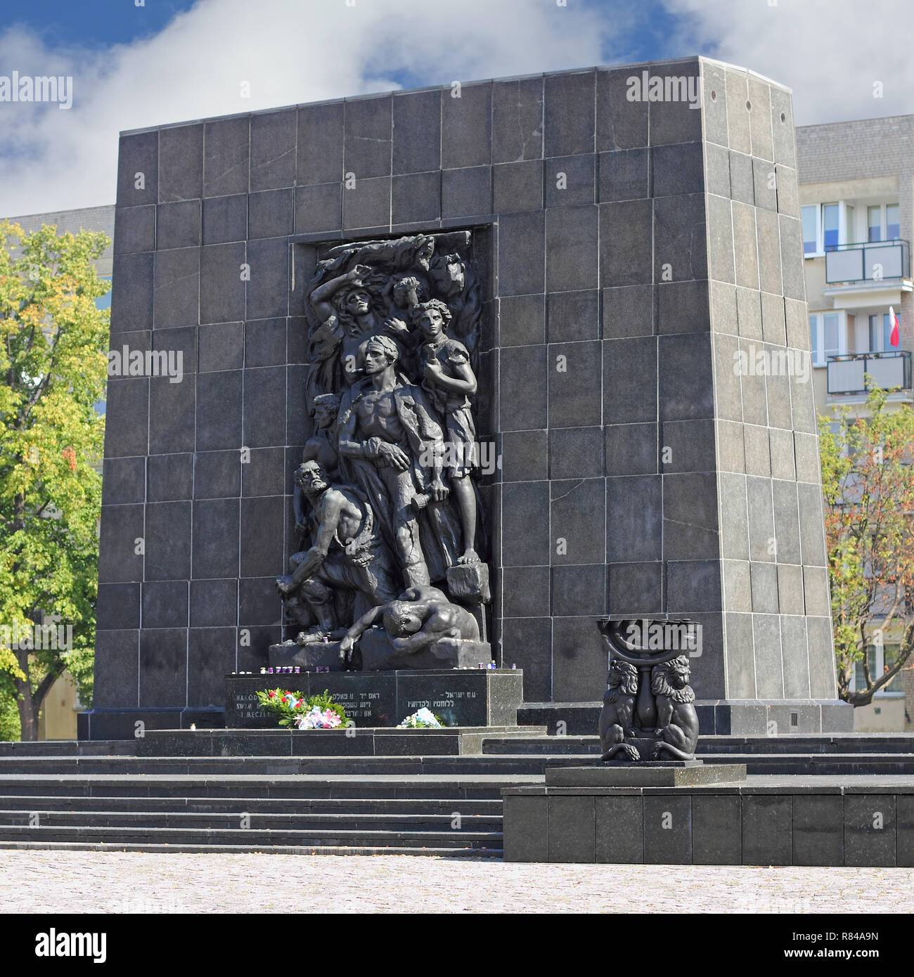 Monument to the ghetto heroes hi-res stock photography and images - Alamy