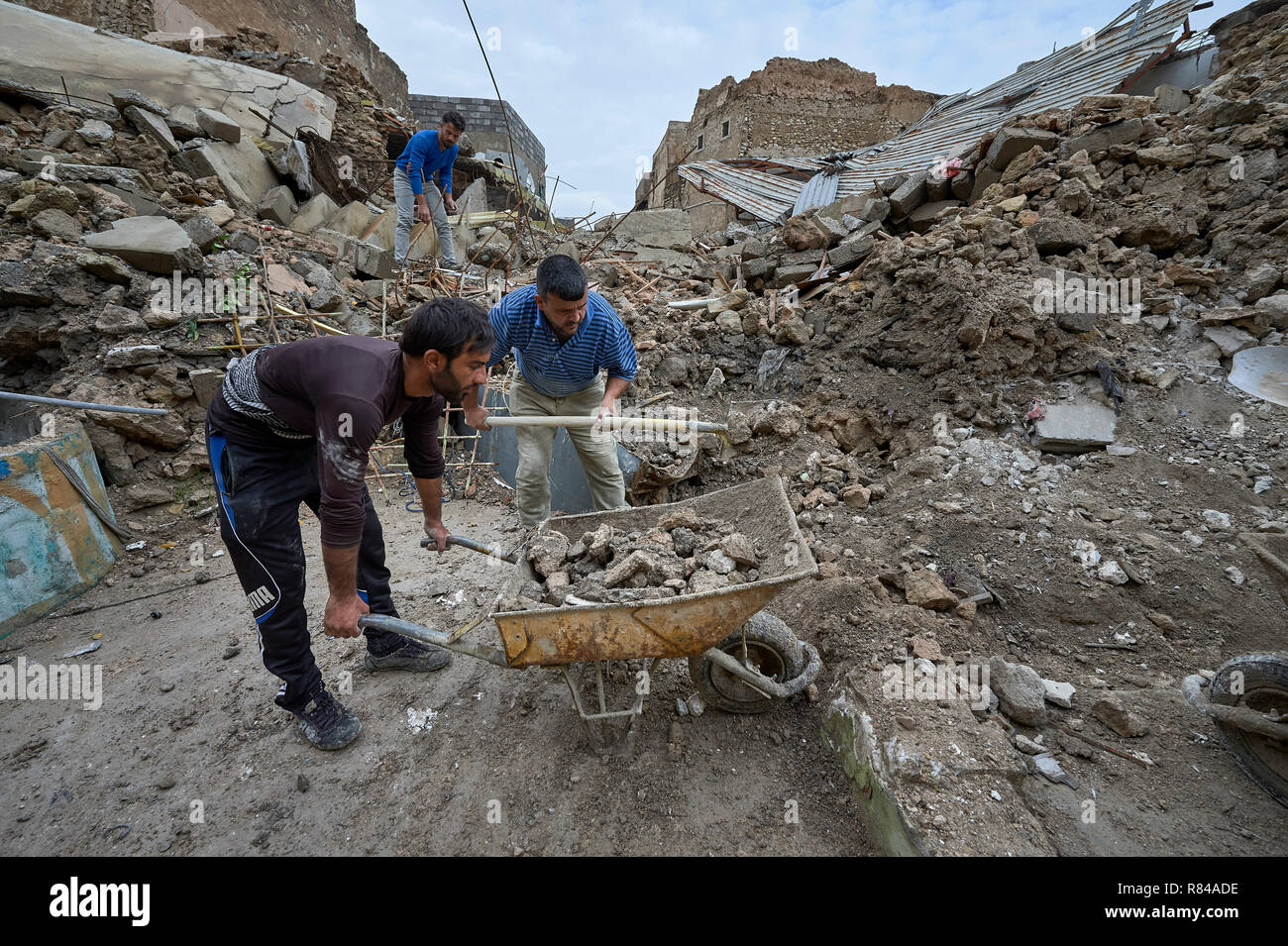 War damaged ruins iraq hi-res stock photography and images - Alamy
