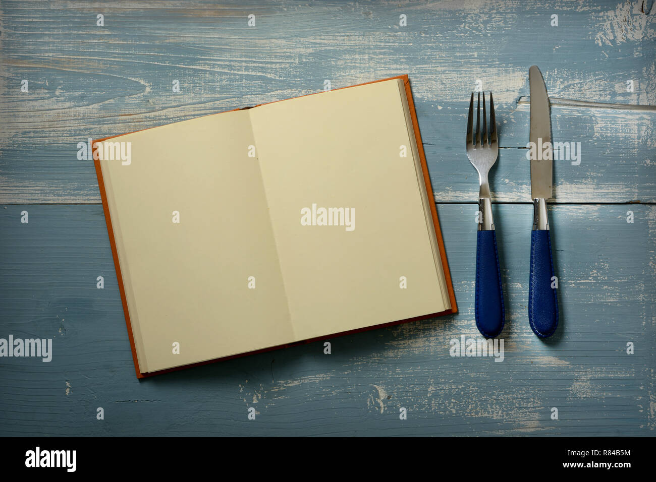 Blank recipe book pages hi-res stock photography and images - Alamy