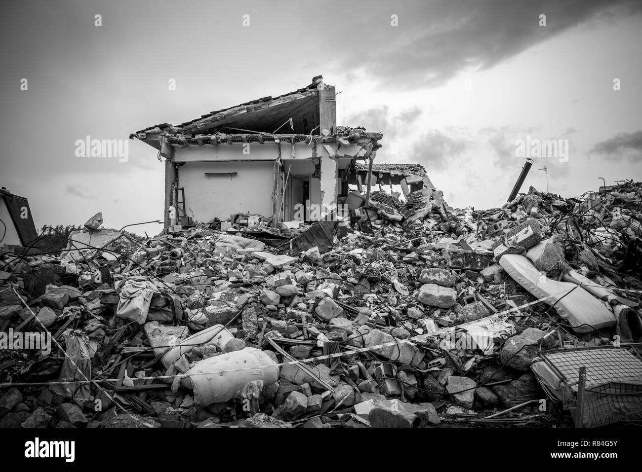 Quake Black and White Stock Photos & Images - Alamy
