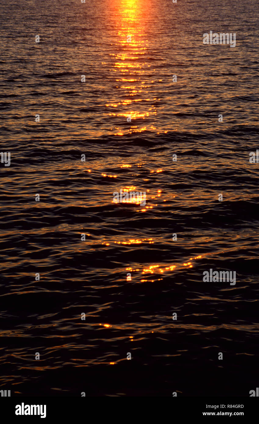 Sun reflecting ocean hi-res stock photography and images - Alamy