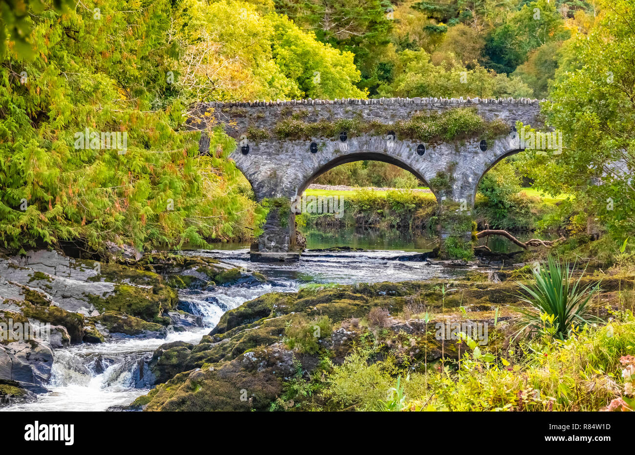 Old bridge (1777), Sheen Falls, Kenmare, County Kerry, Ireland Stock ...