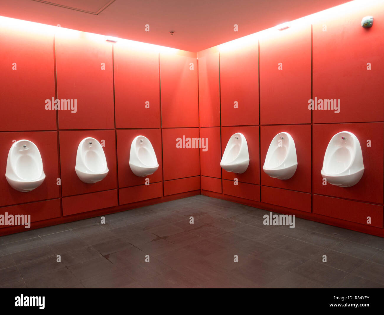 Wee wee time hi-res stock photography and images - Alamy