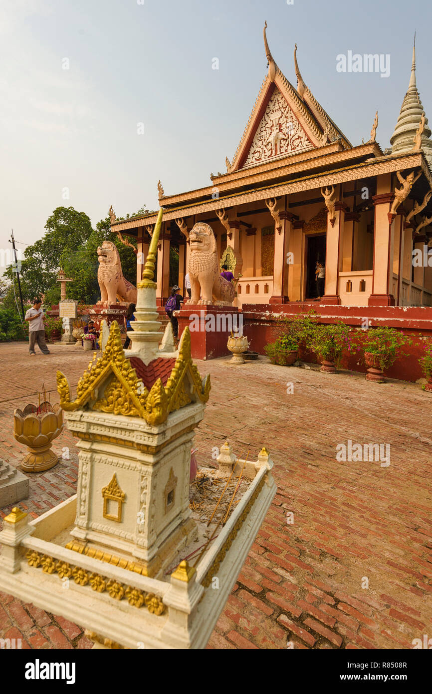 chinese new year in Wat Phnom in Phonm Penh, Cambodia Stock Photo - Alamy