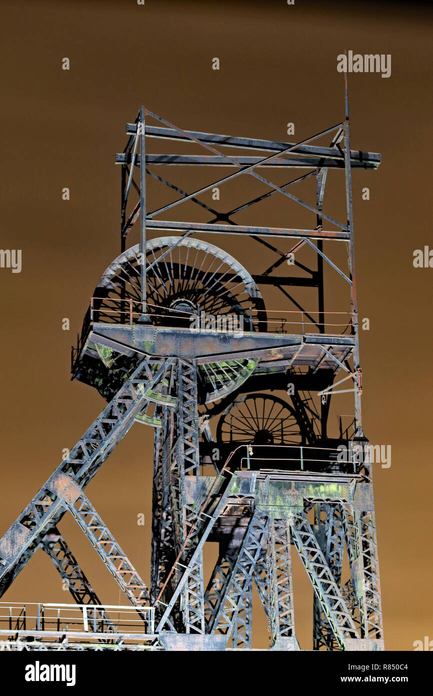 Astley Green pit head lit up pit head gear. 11.12.18 The pit head gear ...