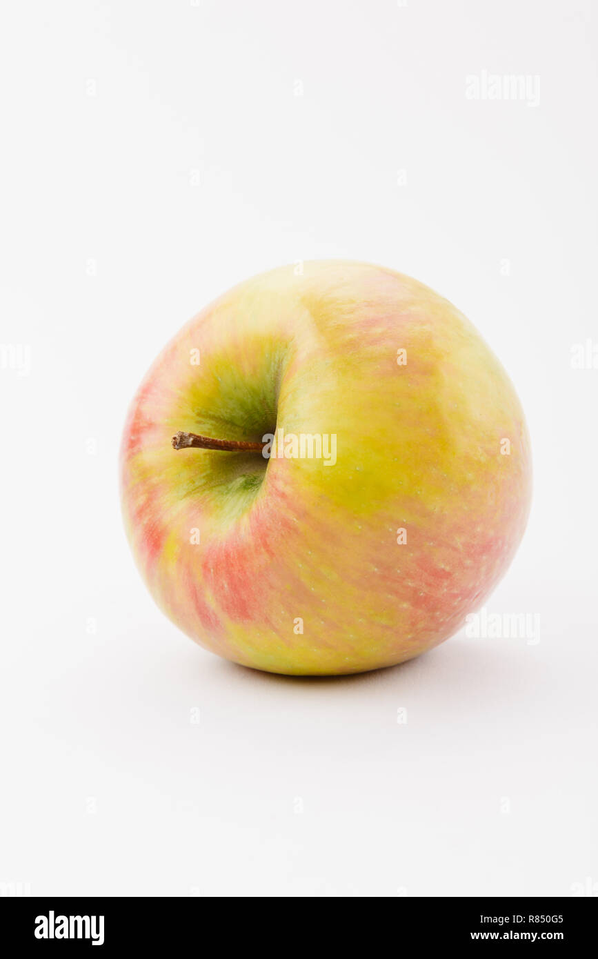 fresh golden delicious apple on white background Stock Photo - Alamy