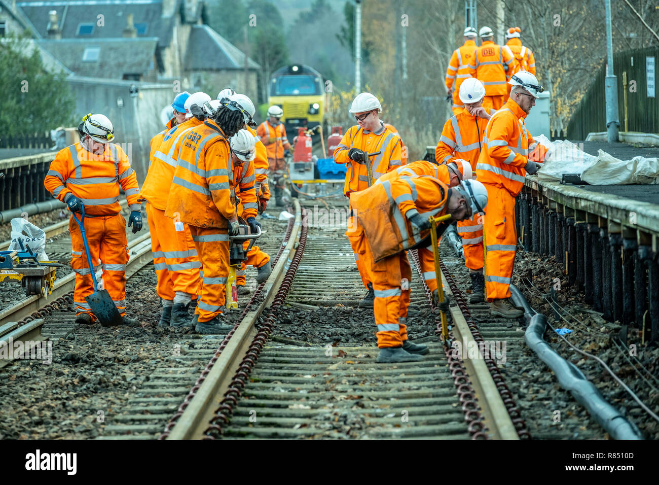Rail track workers uk hi-res stock photography and images - Alamy