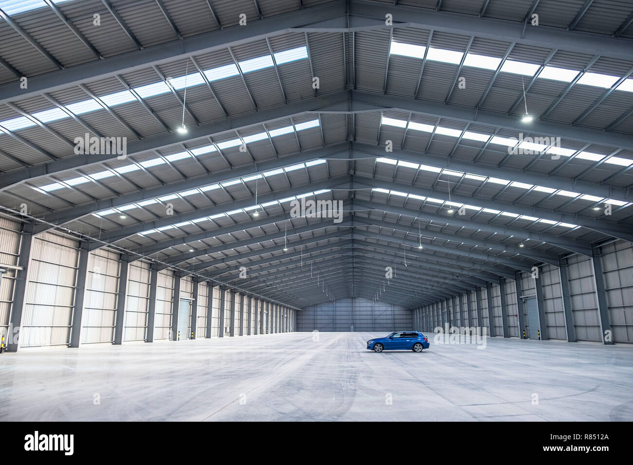 enormous empty warehouse space Stock Photo - Alamy