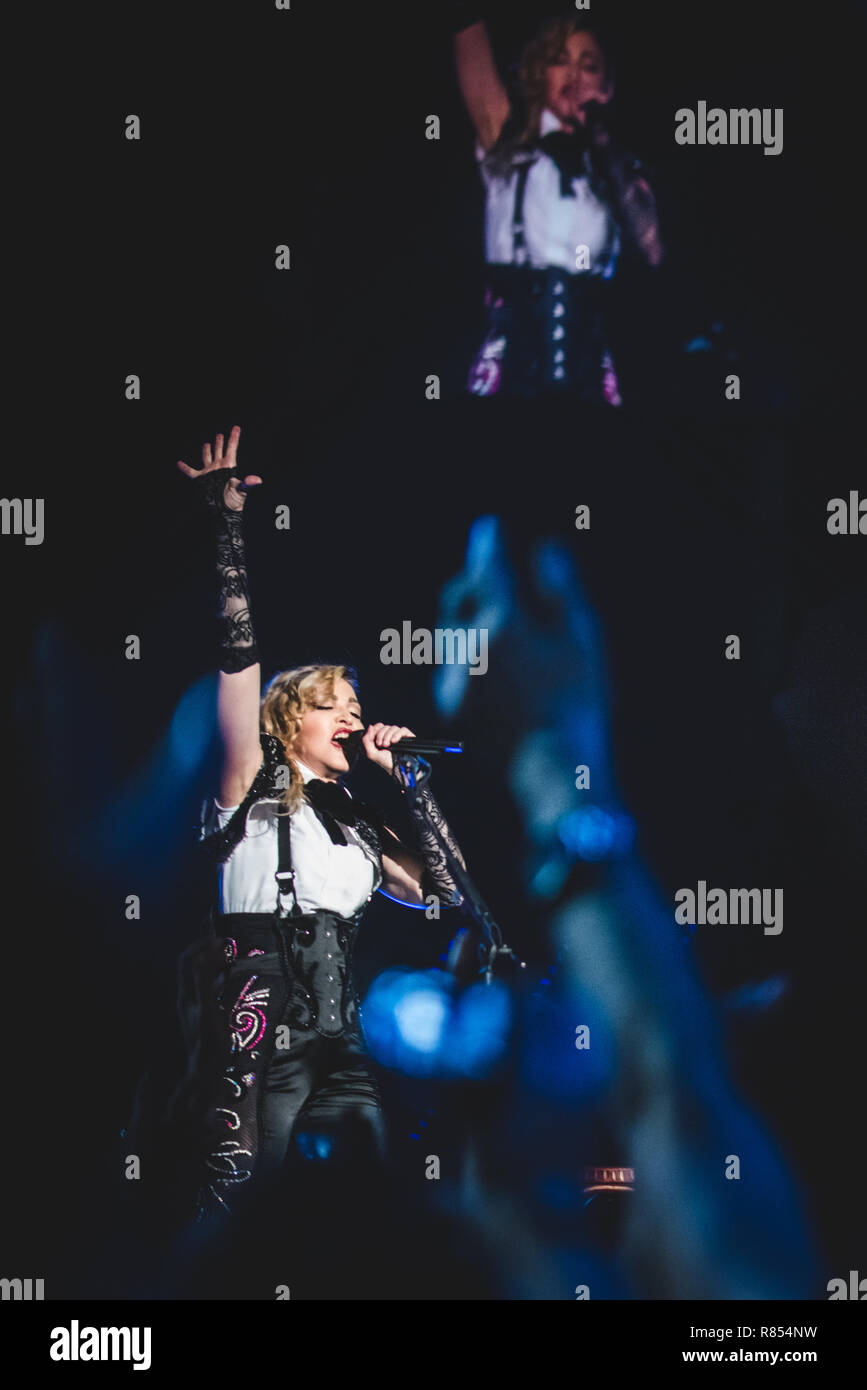 Pop queen madonna hi-res stock photography and images - Alamy