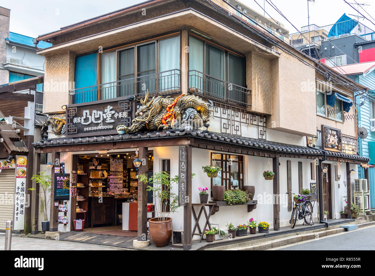Yokohama Chinatown colourful shopfronts architecture, Yokohama ...
