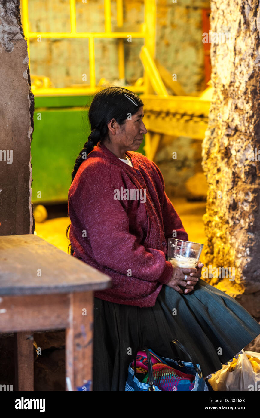 Peruvian woman drink chicha hi-res stock photography and images - Alamy