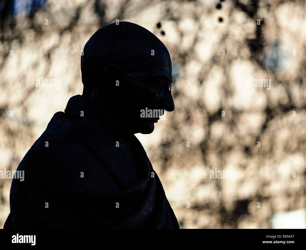 Ghandi statue memorial hi-res stock photography and images - Alamy