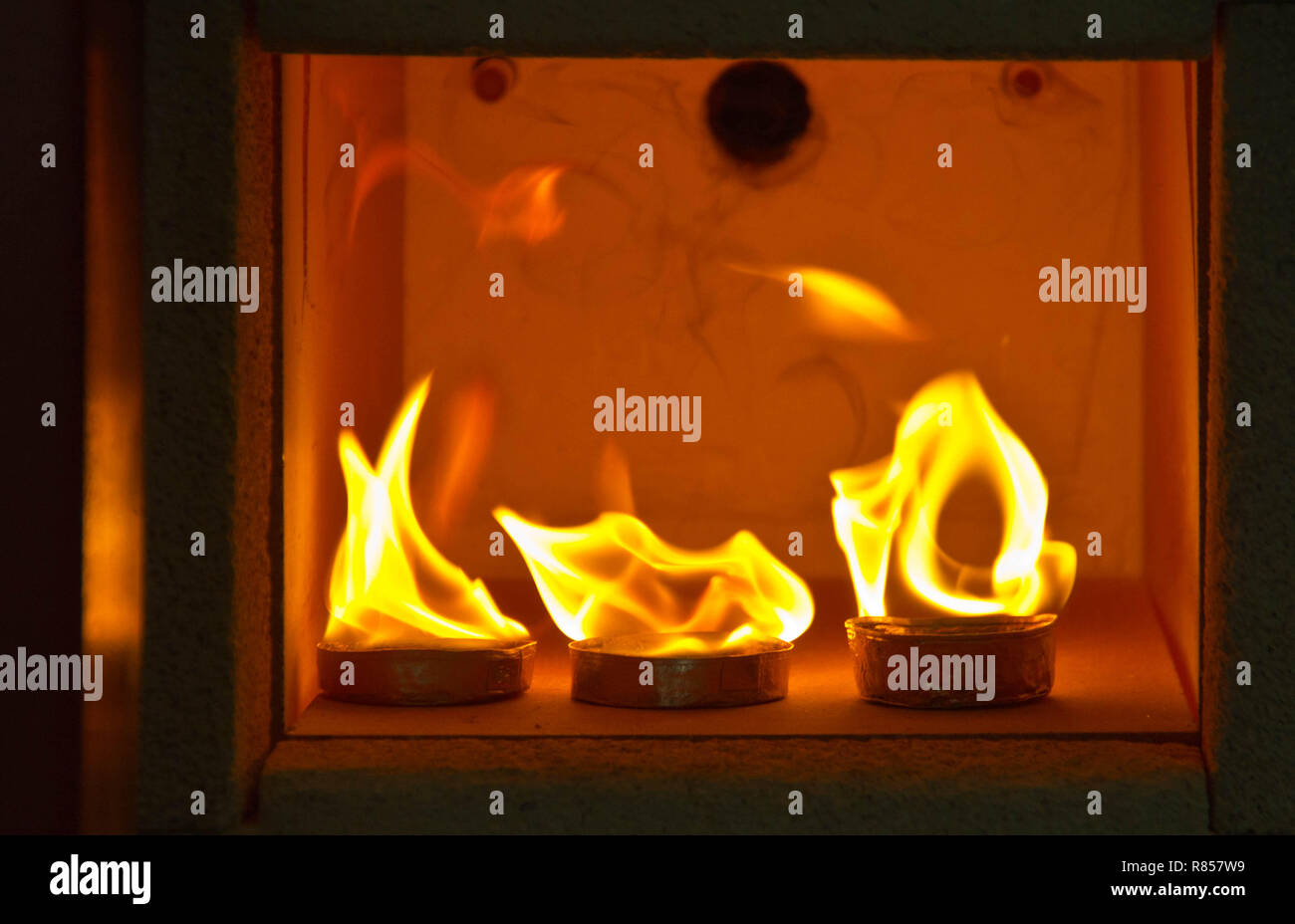 Chemical fire hi-res stock photography and images - Alamy