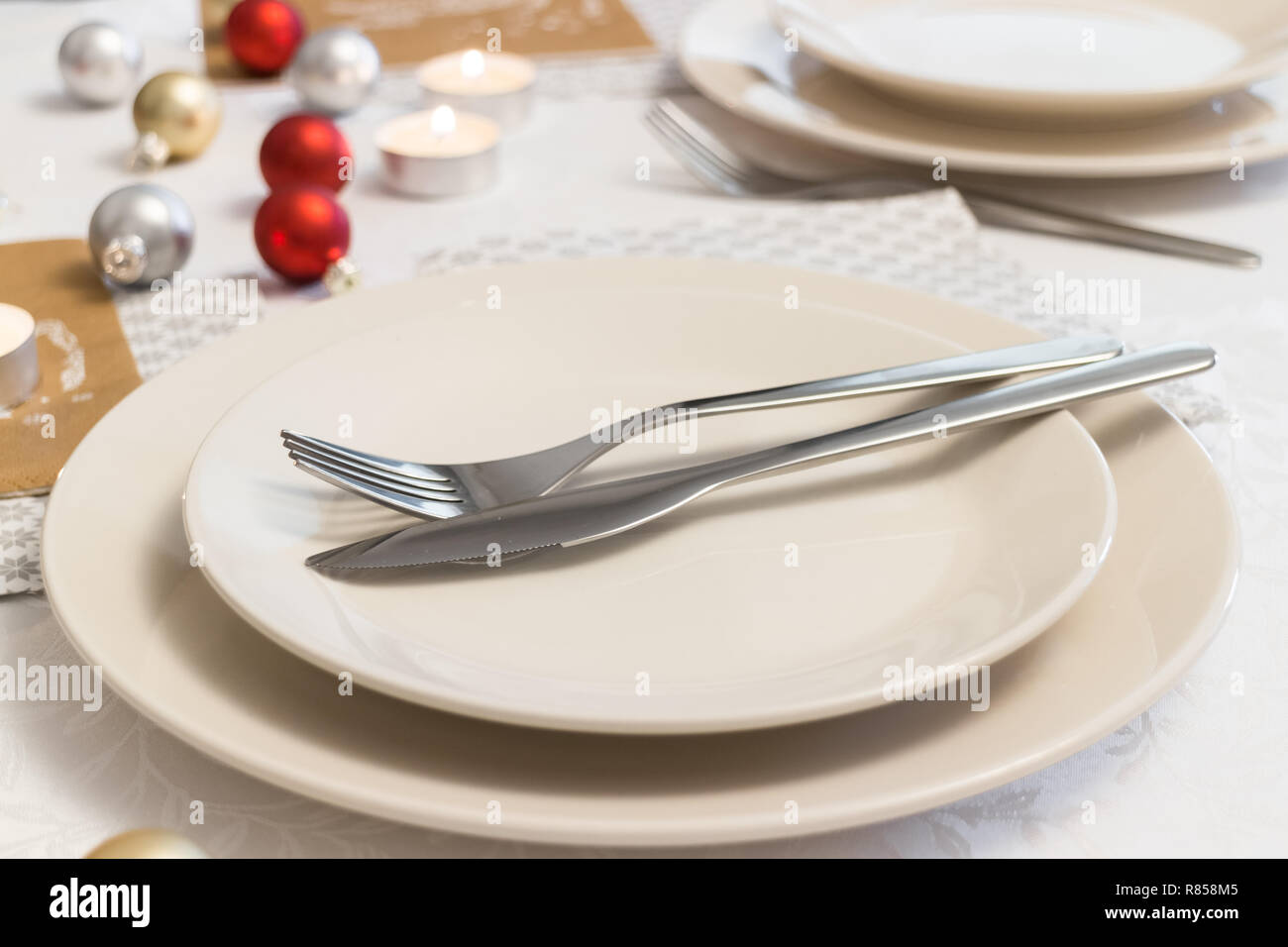 Minimalistic table setting hi-res stock photography and images - Alamy