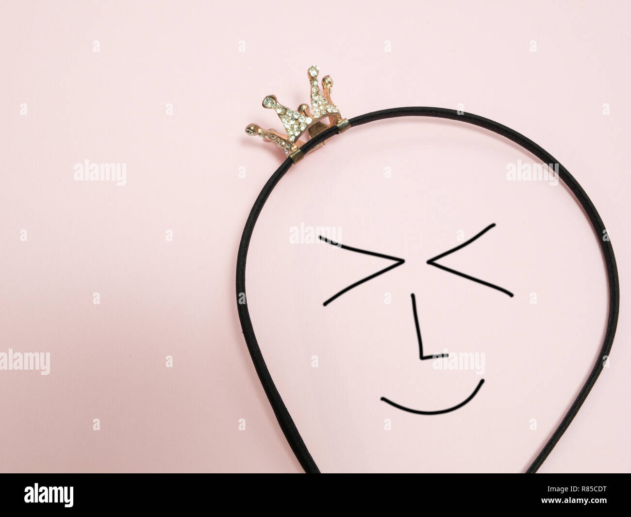 funny pleased face expression drawing emoticon framed with head band ...