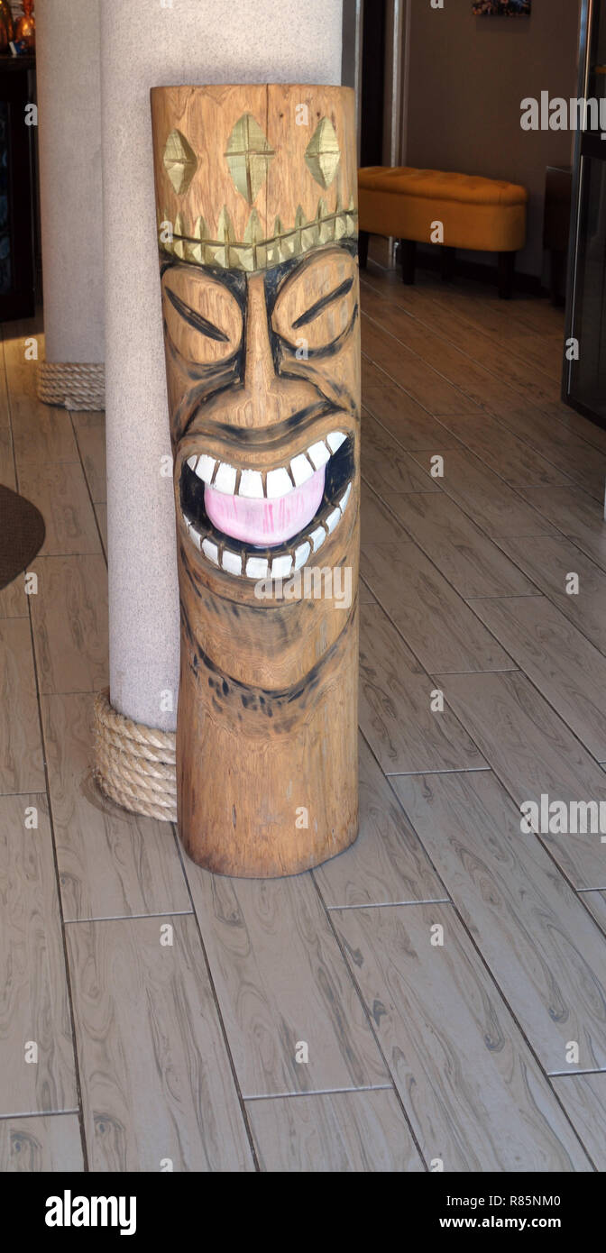 Totem post hi-res stock photography and images - Alamy