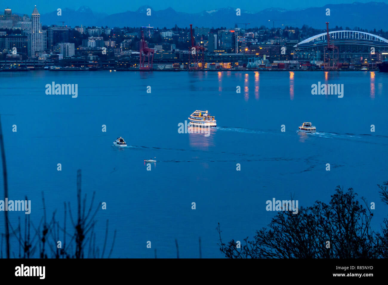 A view of boats with lights and the Seattle skyline at night Stock ...