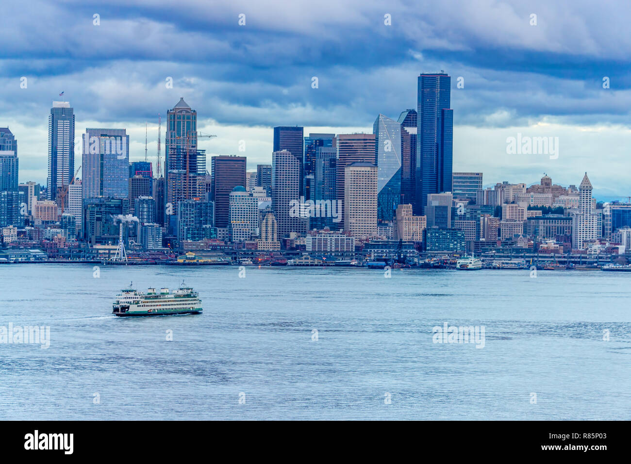 Dark clouds overhead hi-res stock photography and images - Alamy