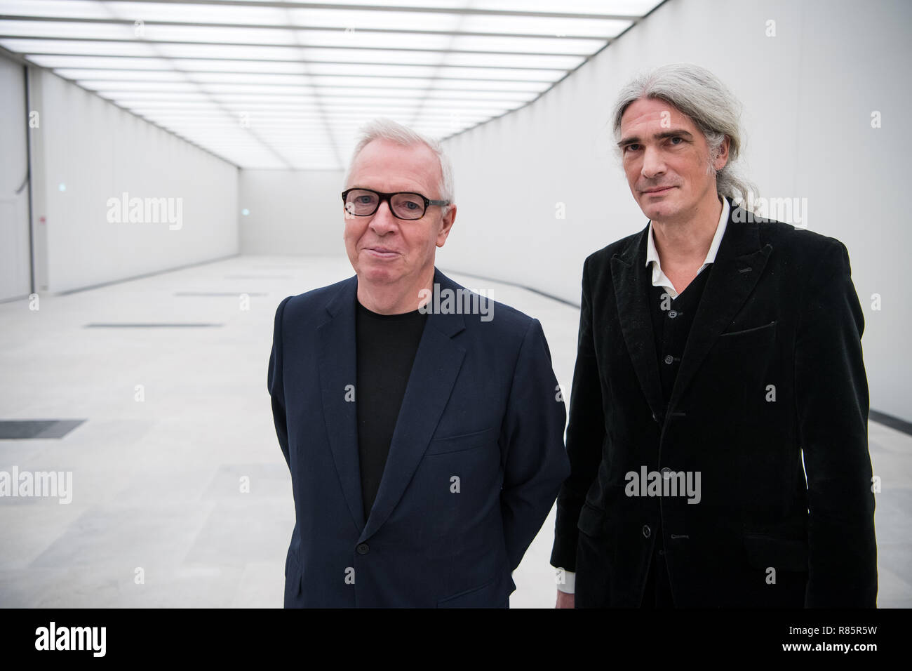 13 December 2018, Berlin: The architects David Chipperfield (l) and ...