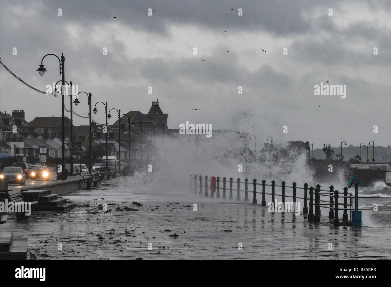Whipping waves hi-res stock photography and images - Alamy