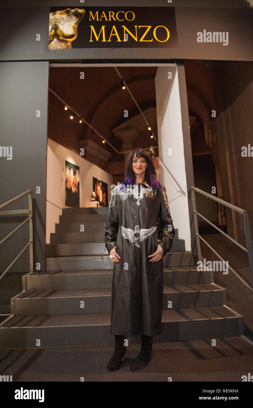 Asia Argento special guest. Performance of the actress dedicated to the ...