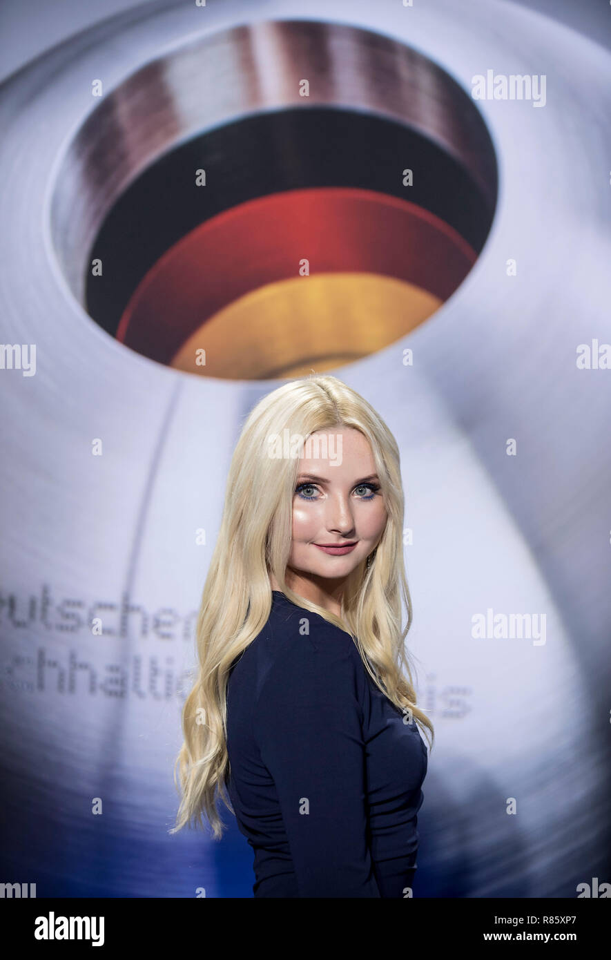 Duesseldorf, Deutschland. 07th Dec, 2018. Anna HILTROP (Model ...