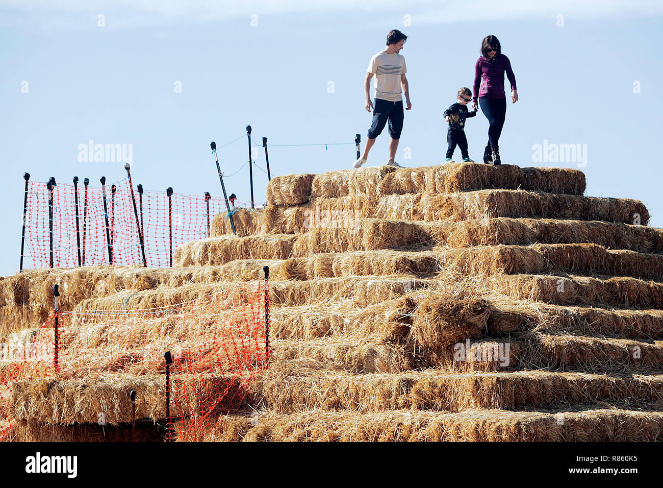 Hay bale pyramid hi-res stock photography and images - Alamy