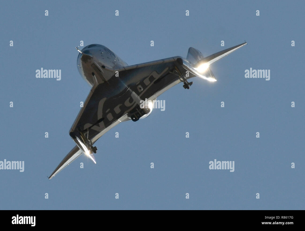 Spaceshiptwo hi-res stock photography and images - Alamy