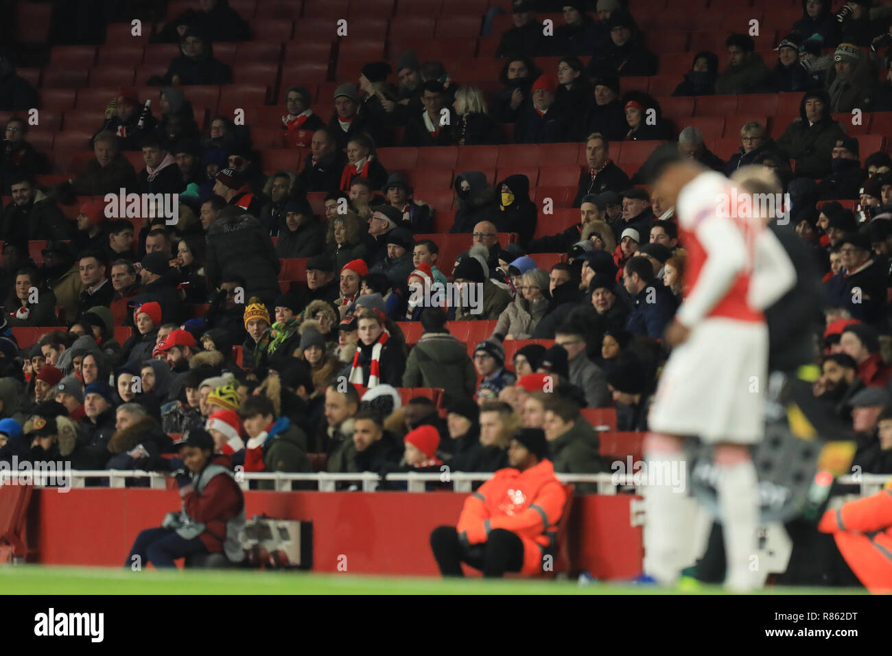 Emirates stadium arsenal empty hi-res stock photography and images - Alamy