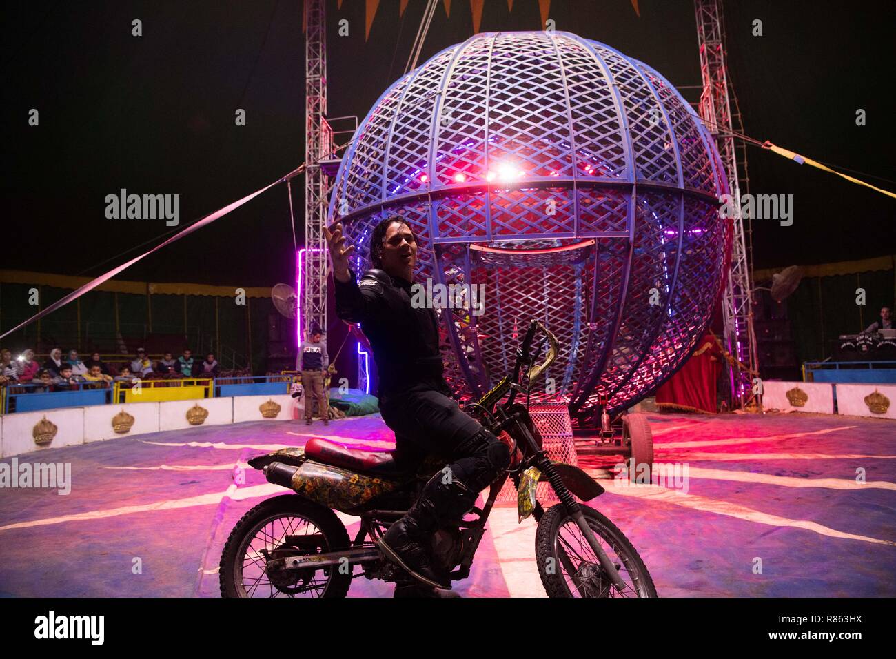 Cairo, Egypt. 13th Dec, 2018. An actor performs in a circus in Cairo ...