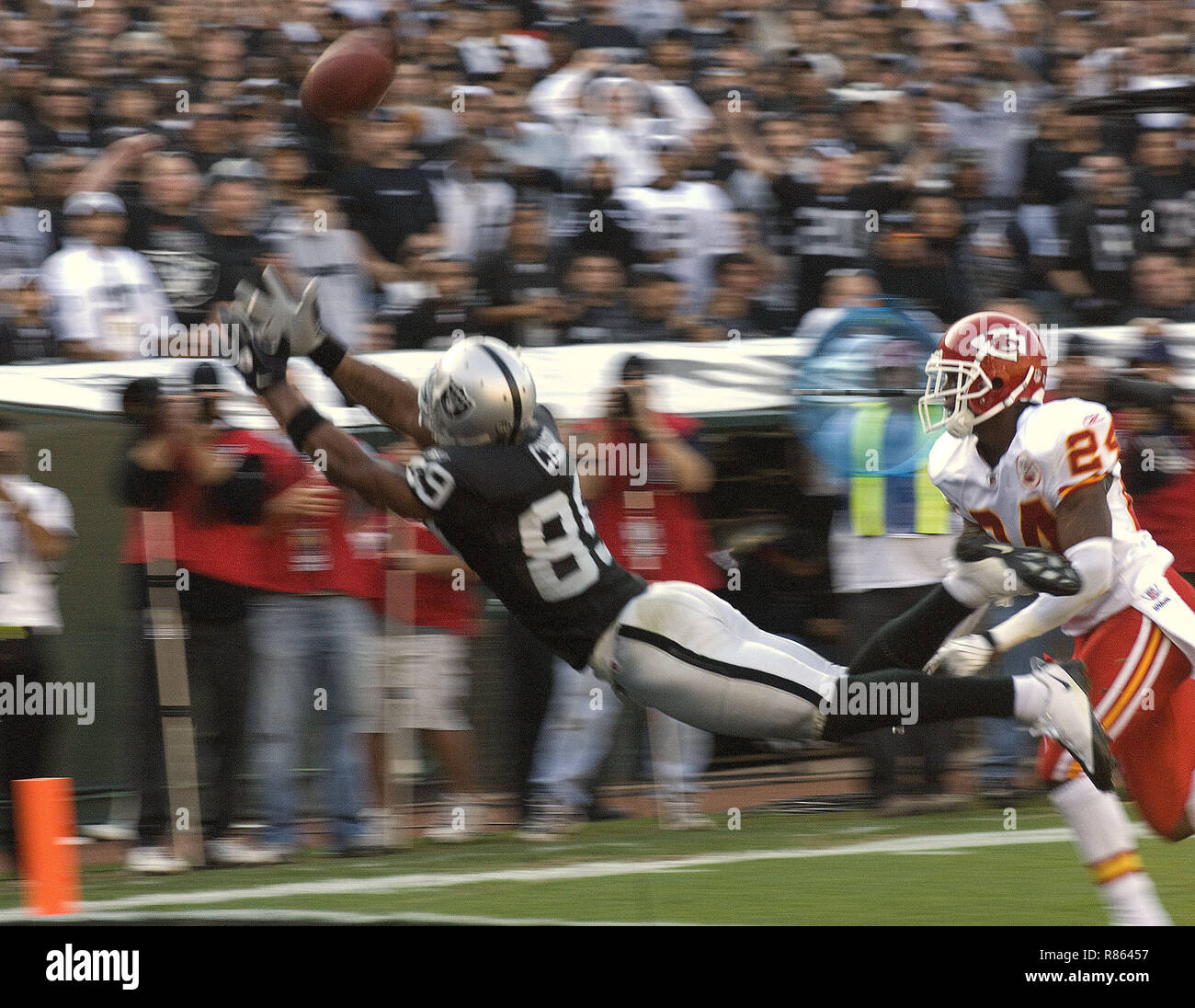 Oakland, California, USA. 30th Nov, 2008. Oakland Raiders quarterback ...