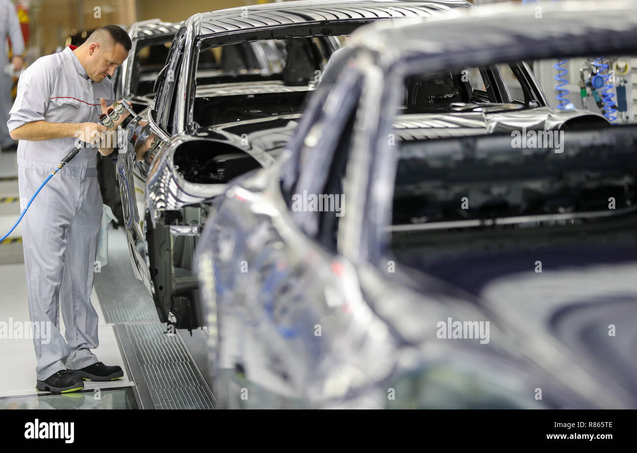 Automobile assembly line paint hi-res stock photography and images - Alamy
