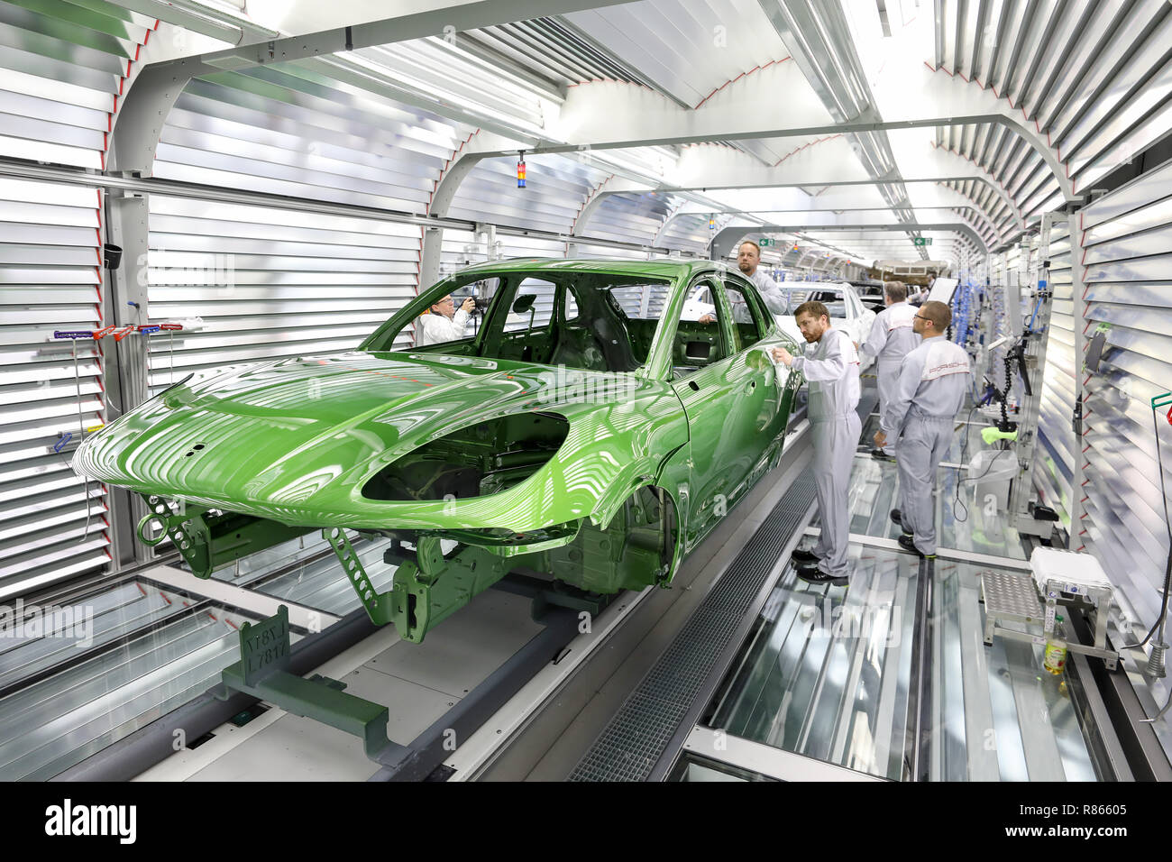 Automobile assembly line paint hi-res stock photography and images - Alamy
