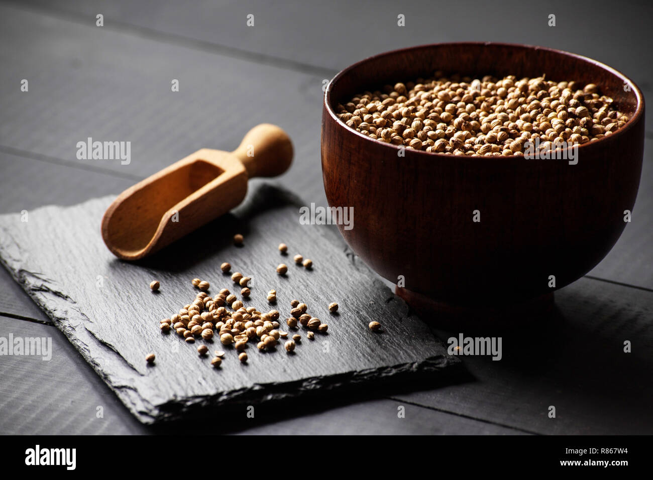 coriander cilantro seeds Stock Photo - Alamy