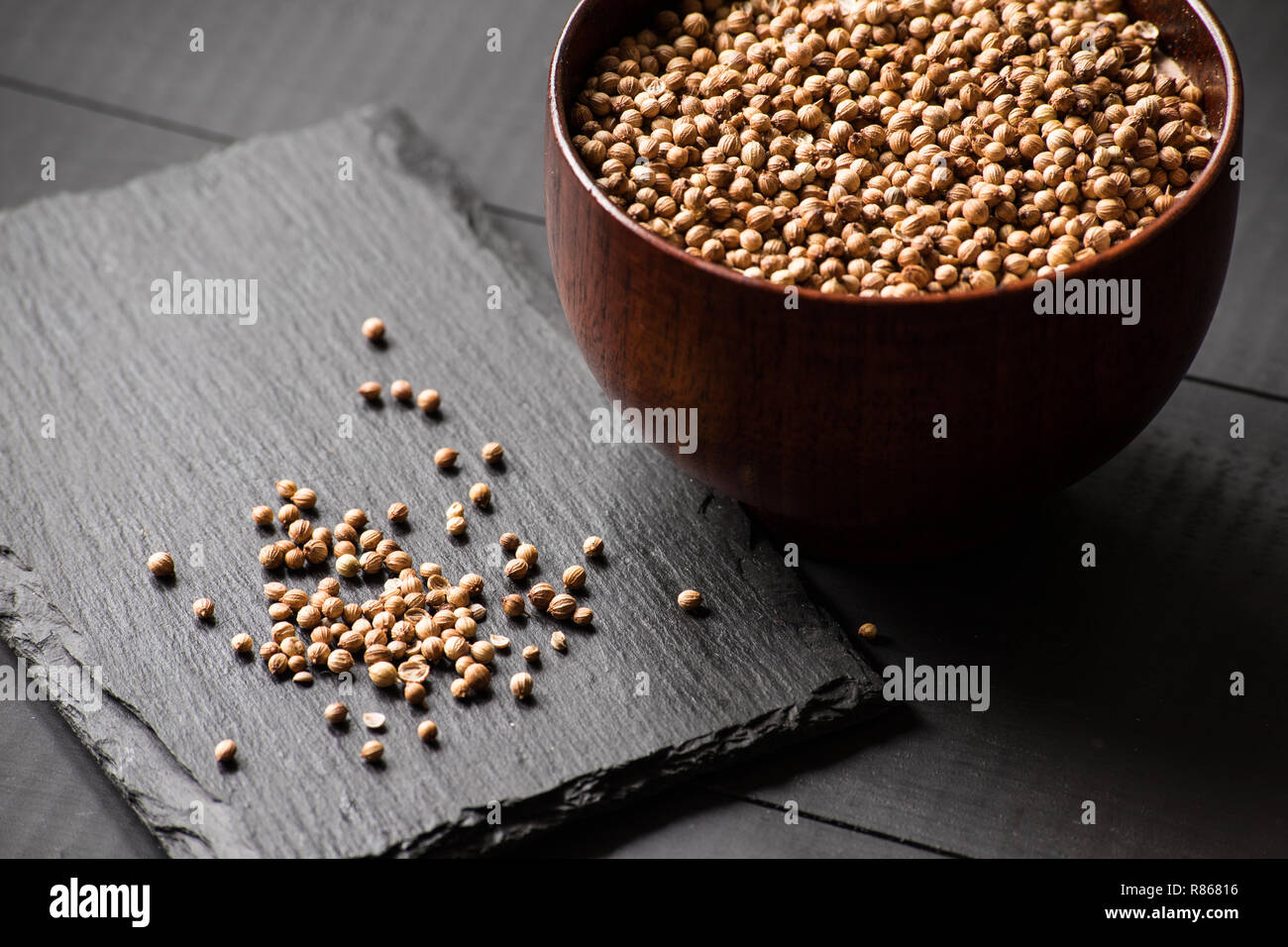 coriander cilantro seeds Stock Photo - Alamy