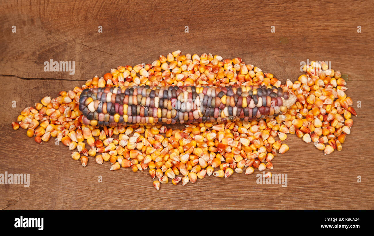 Rustic wooden corn barn hi-res stock photography and images - Alamy