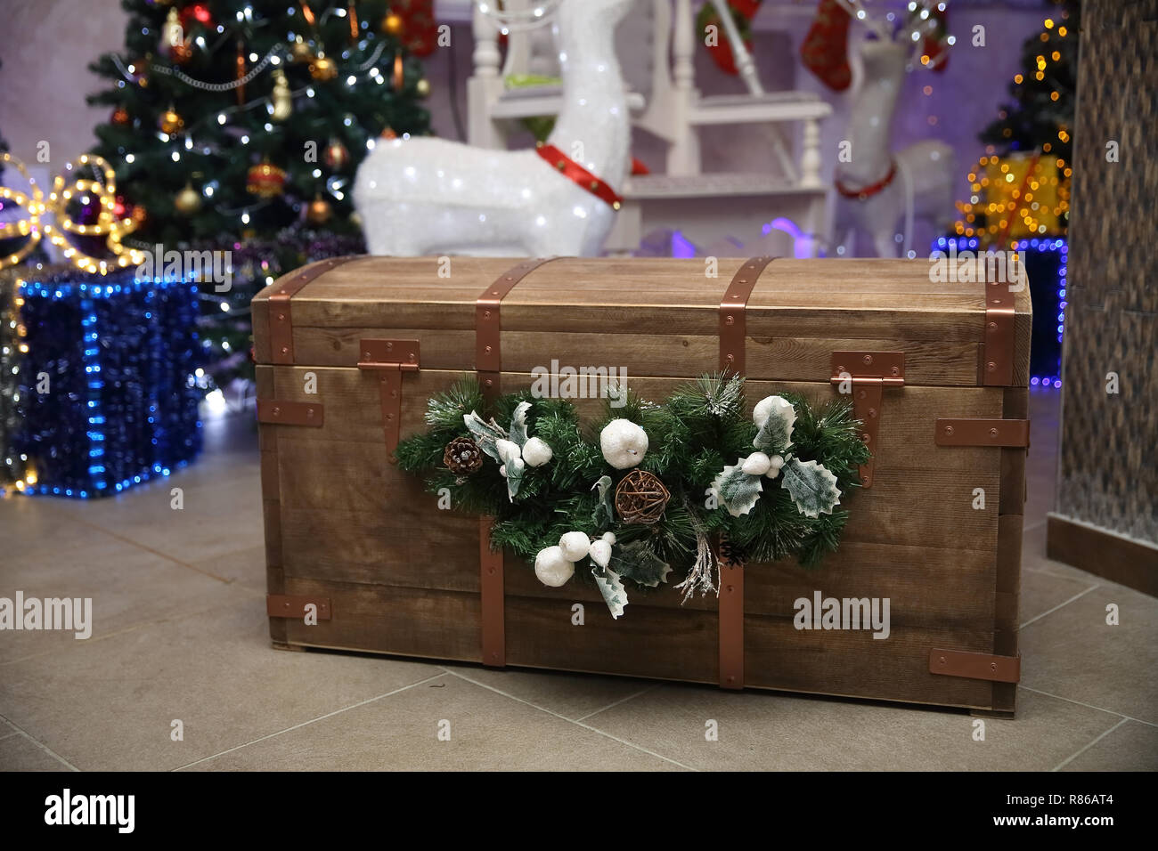 Treasure chest gifts hi-res stock photography and images - Alamy