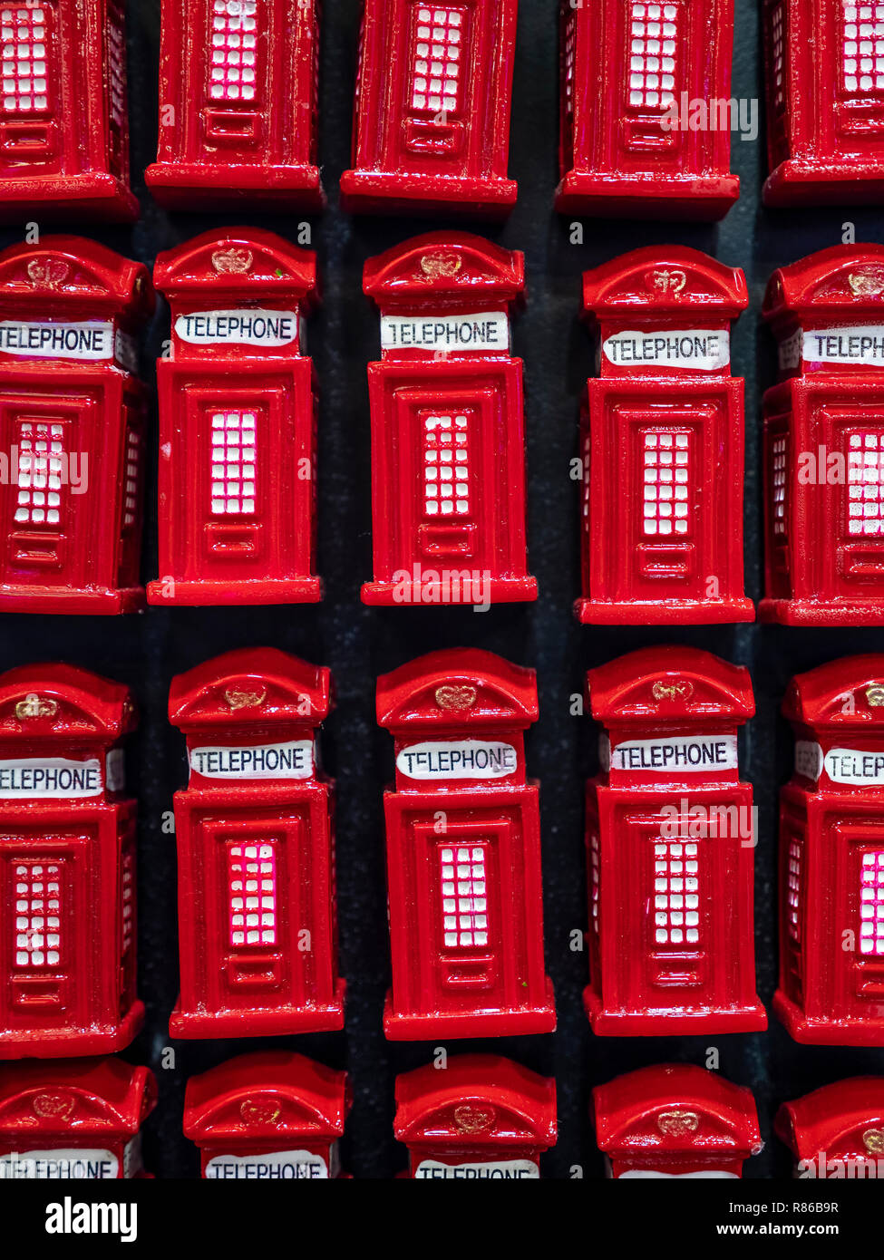 Red telephone booths hi-res stock photography and images - Alamy