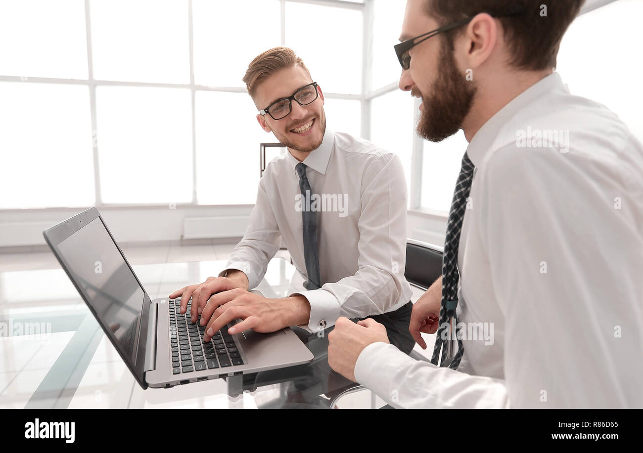 smiling employees at the Desk in the office Stock Photo - Alamy